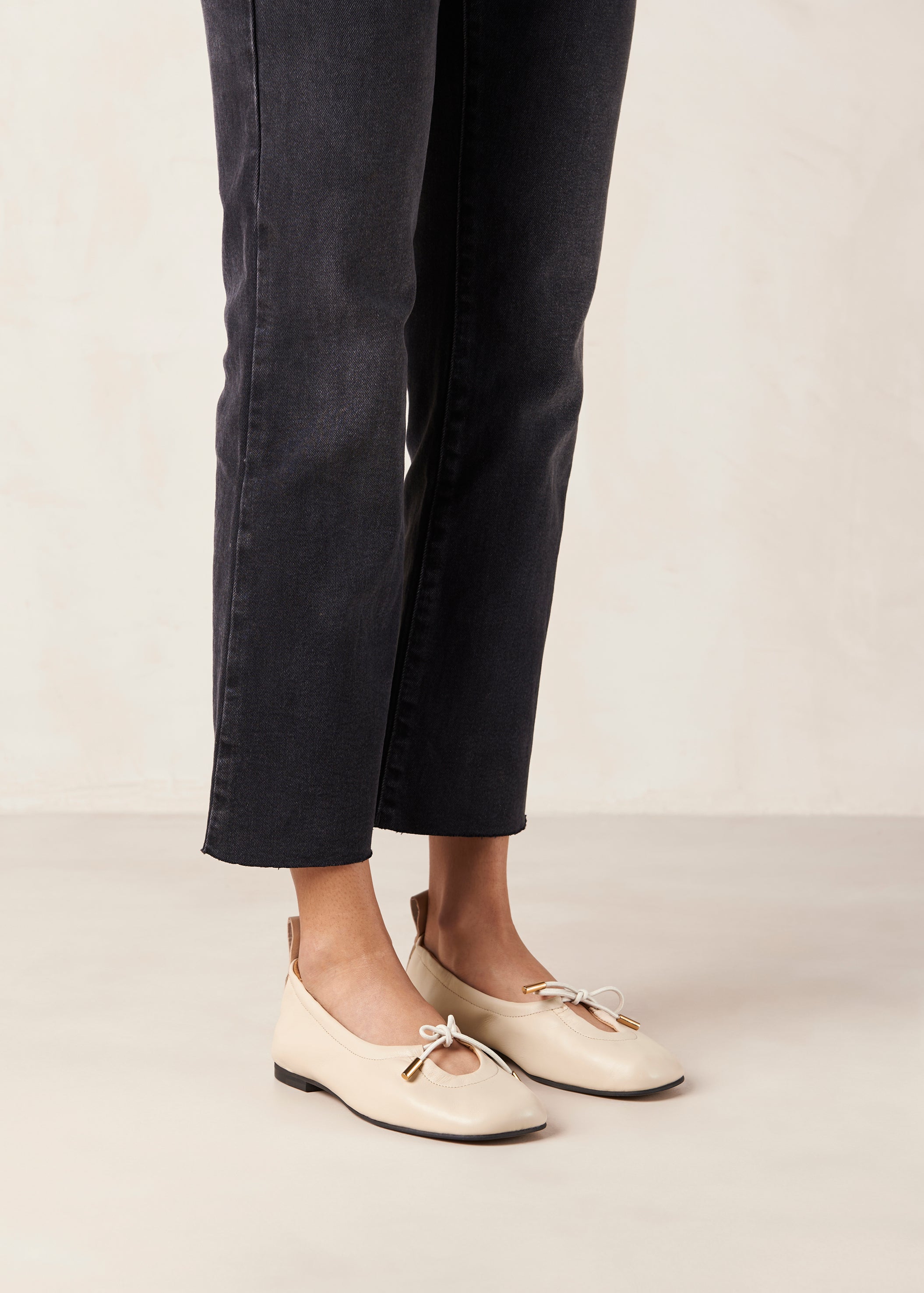 Rosalind - Cream Ballet Flats | ALOHAS